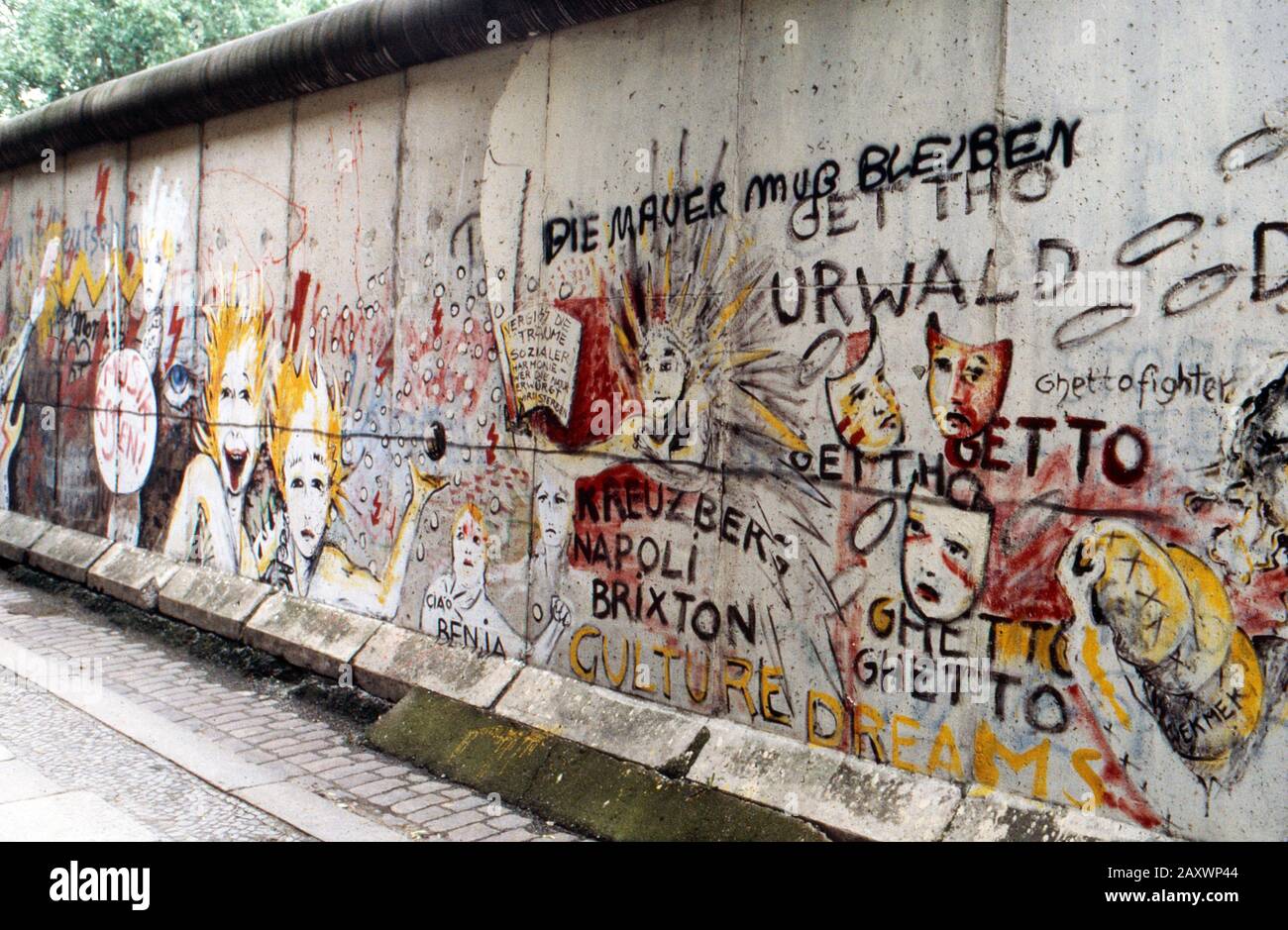 Berliner mauerbild hi-res stock photography and images - Alamy