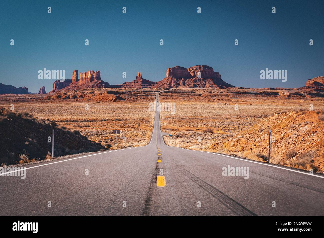 Forrest gump road hi-res stock photography and images - Alamy