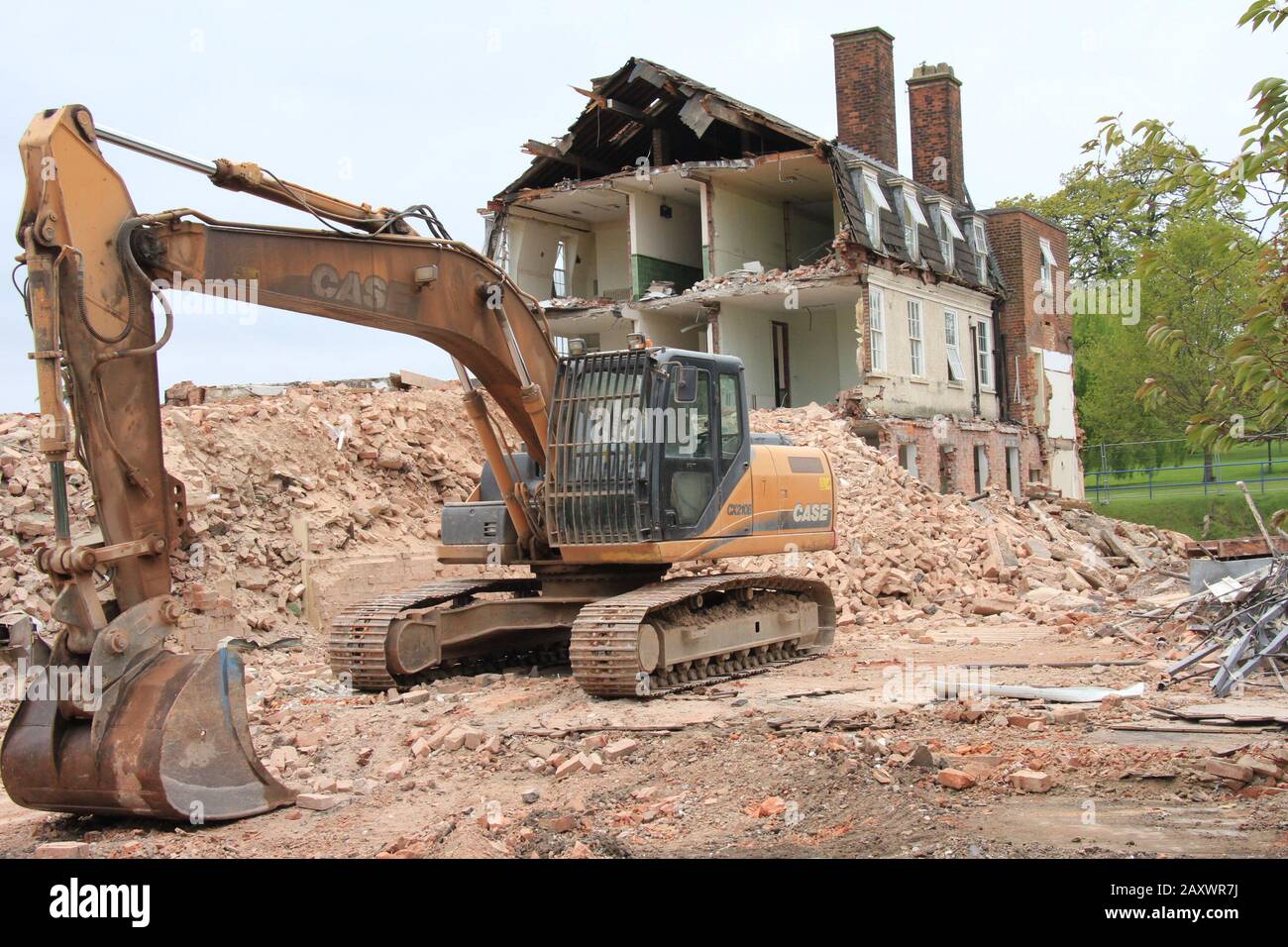 Empty shell demolition hi-res stock photography and images - Alamy
