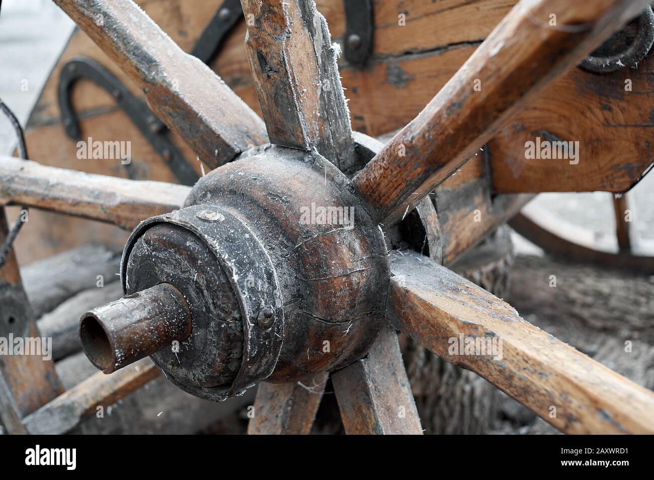 Wooden cart wheel india hi-res stock photography and images - Alamy