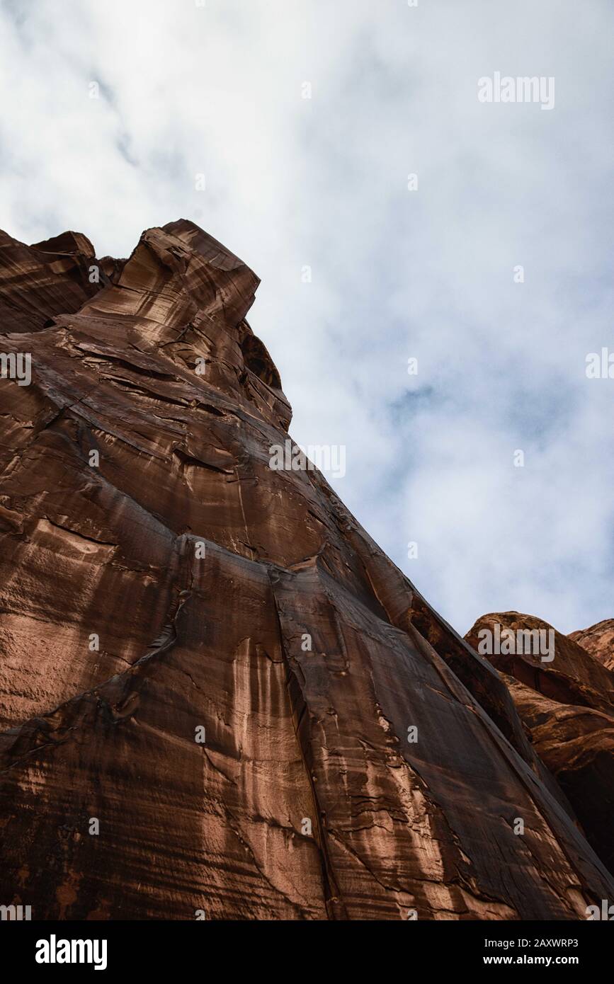 Oxidized rock lays bare a chemical process of change in Moab's Wall St ...
