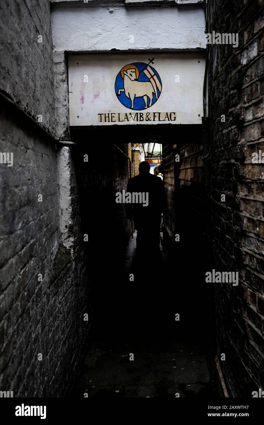 Lamb and flag pub london hi-res stock photography and images - Alamy