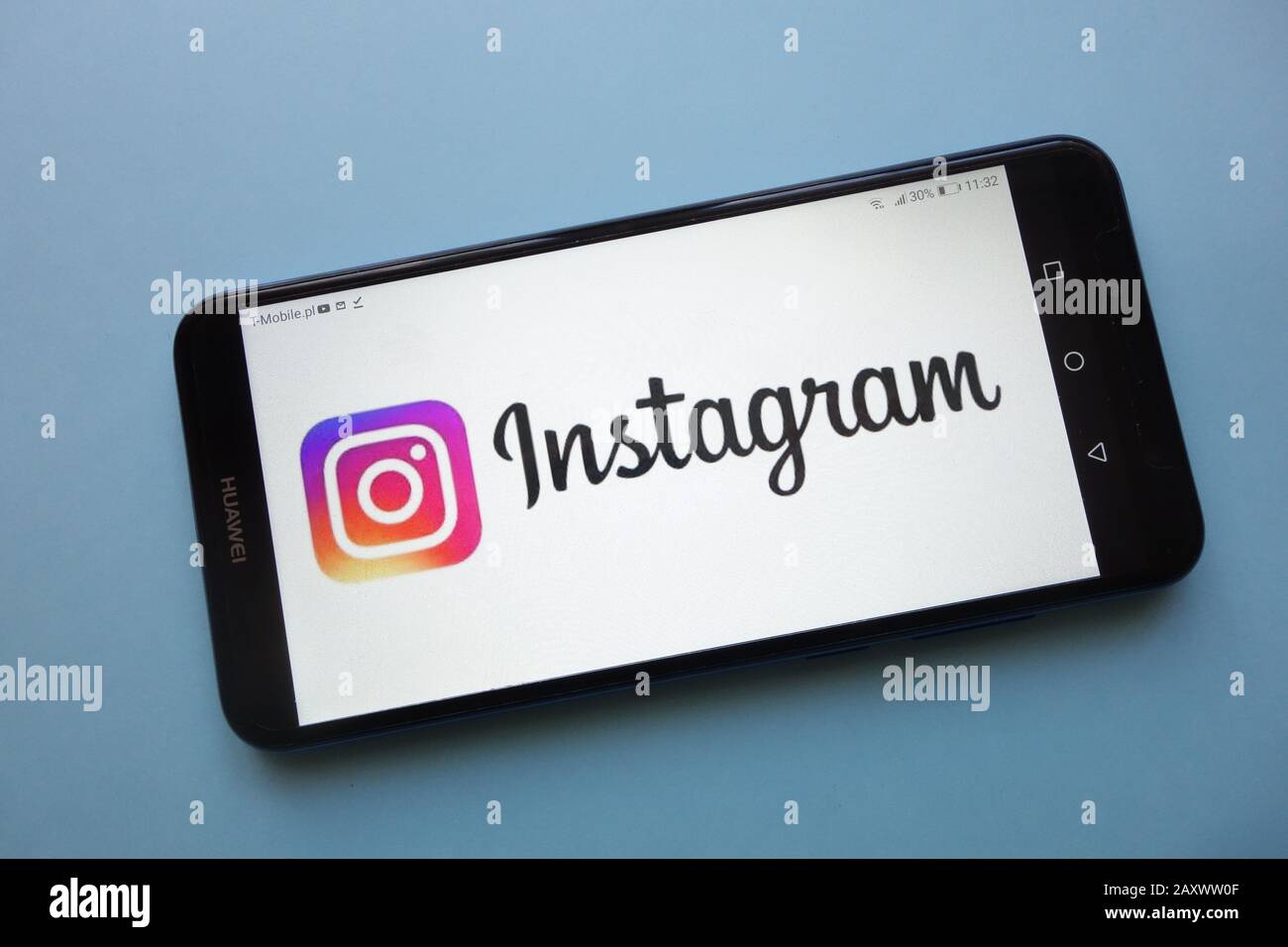 Instagram logo displayed on smartphone Stock Photo - Alamy