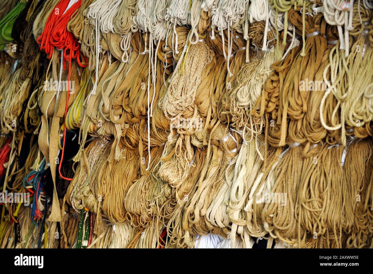 Different sizes of rope hi-res stock photography and images - Alamy