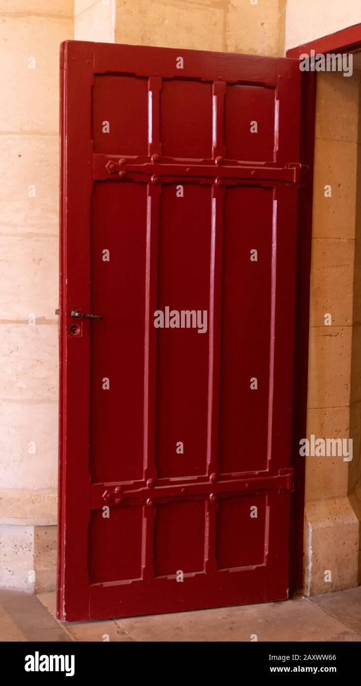 Inside the red door hi-res stock photography and images - Alamy