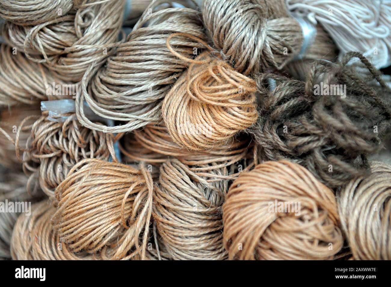 Different sizes of rope hi-res stock photography and images - Alamy