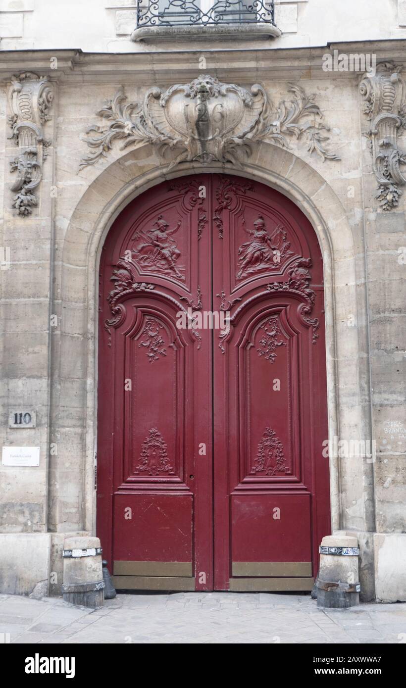 Ornate paris door hi-res stock photography and images - Alamy