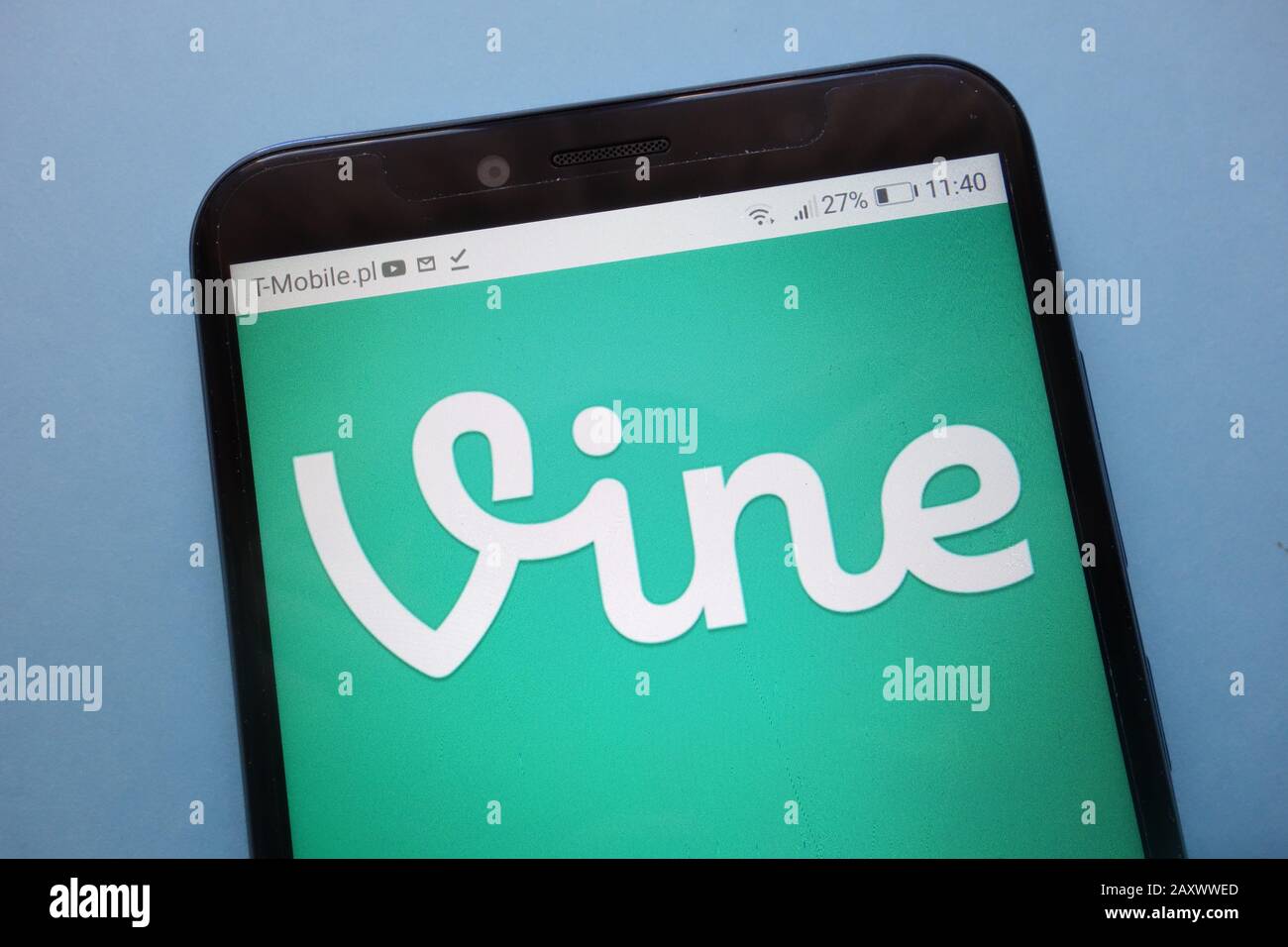 Vine app on screen hi-res stock photography and images - Alamy