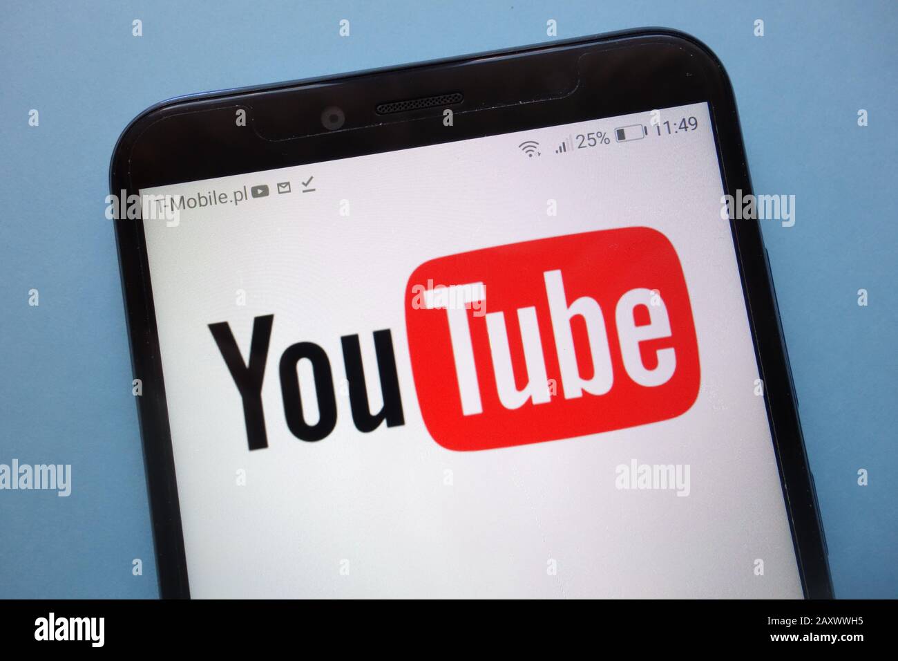 YouTube logo displayed on smartphone Stock Photo - Alamy