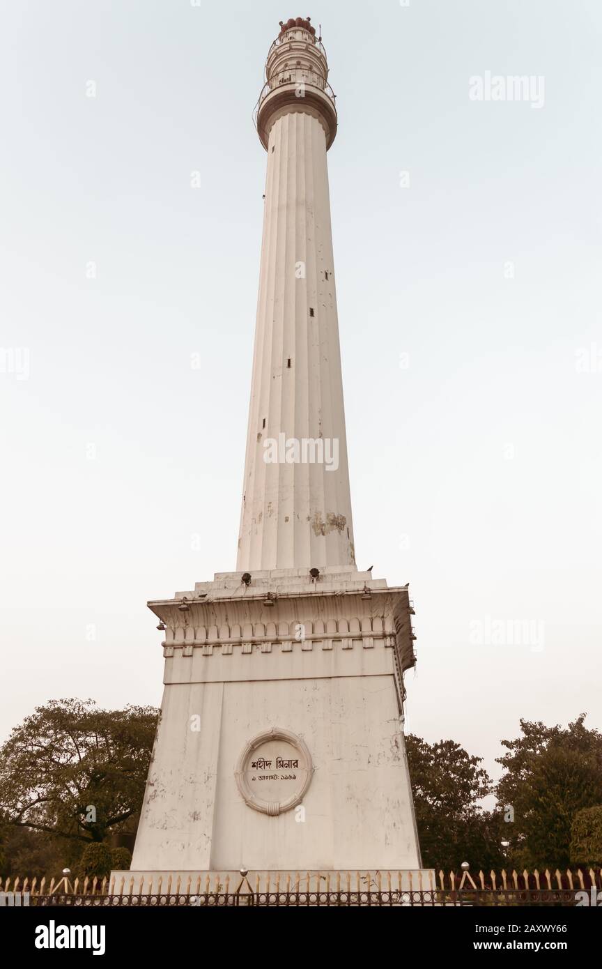 Shaheed Minar Martyrs Ochterlony Monument, famous pillar minaret ...