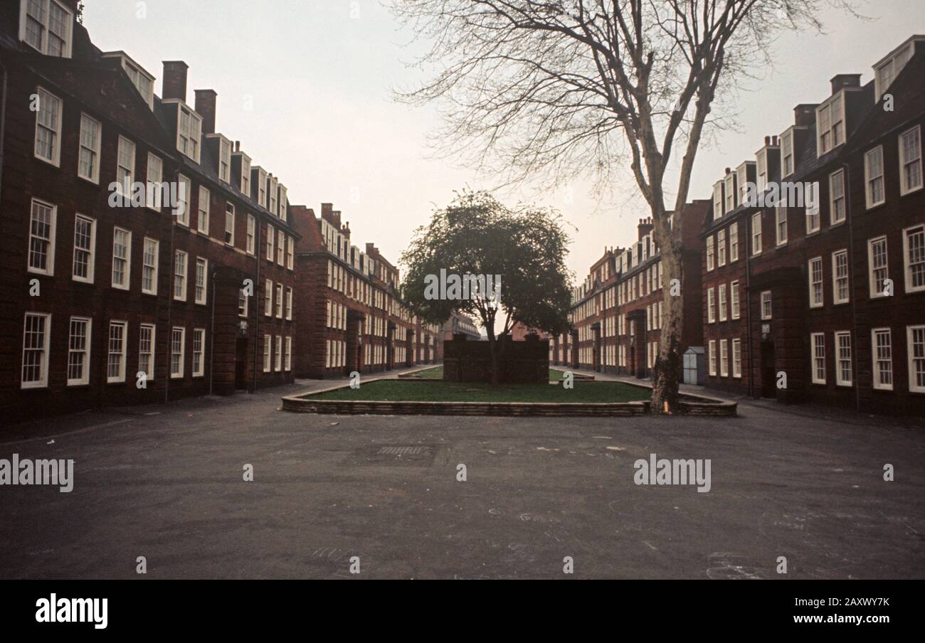 Victorian housing hi-res stock photography and images - Alamy