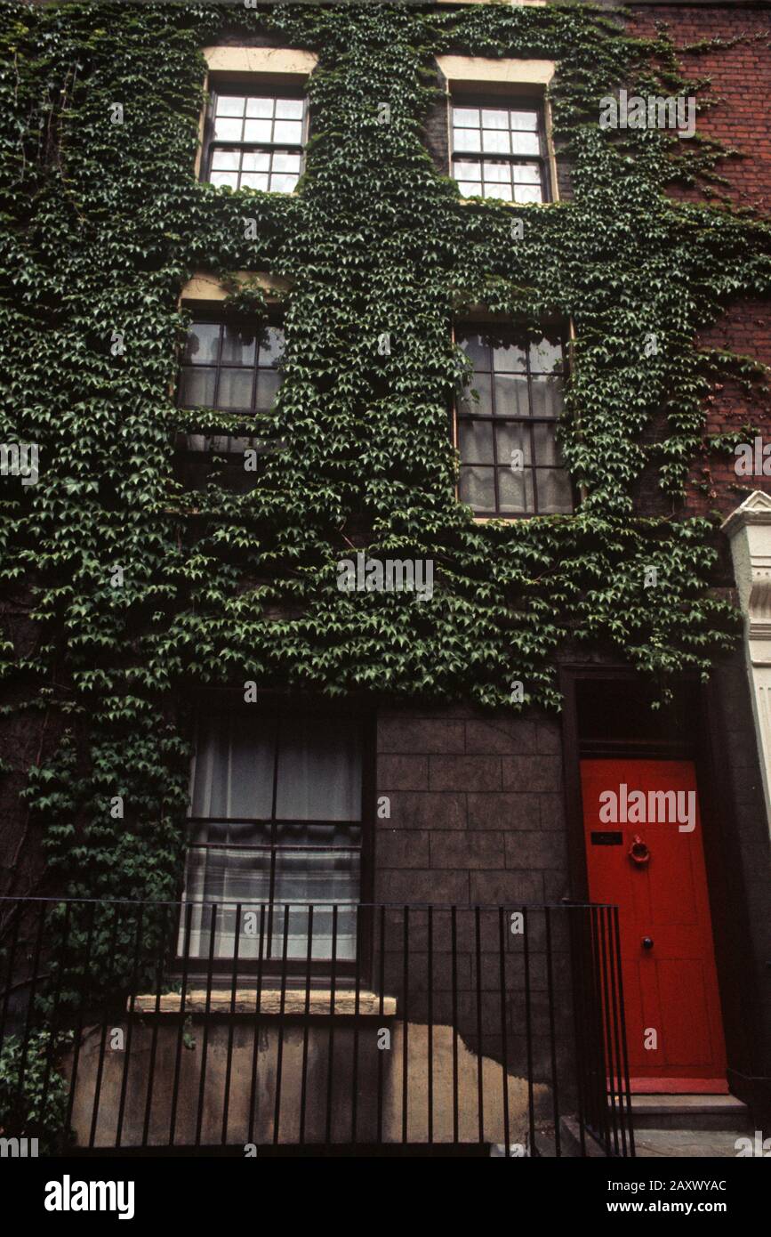 Georgian Terrace house, Islington, London 70s Stock Photo - Alamy