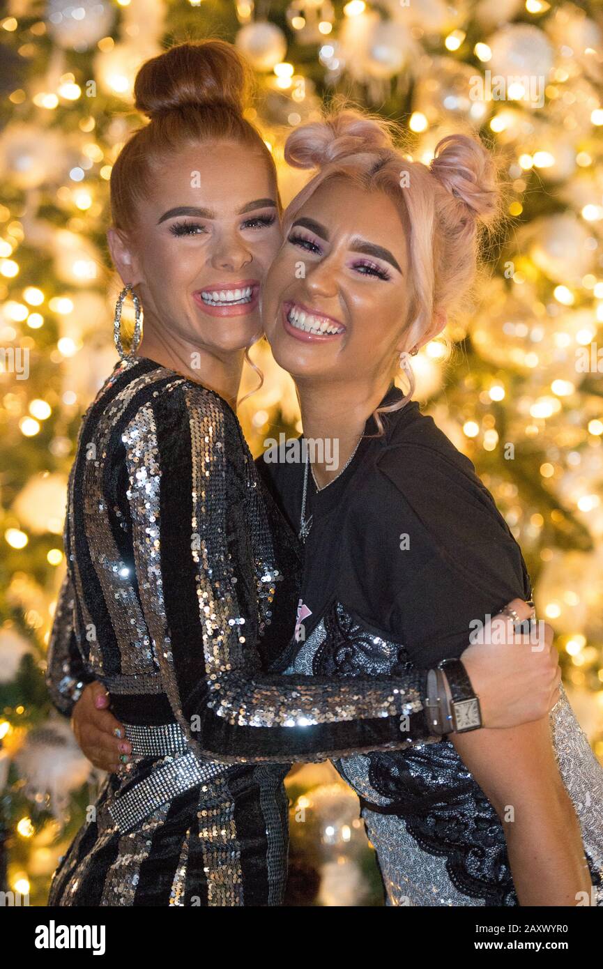 Edinburgh, UK. 27th November 2018. Megan Welsh (right) seen posing art ...