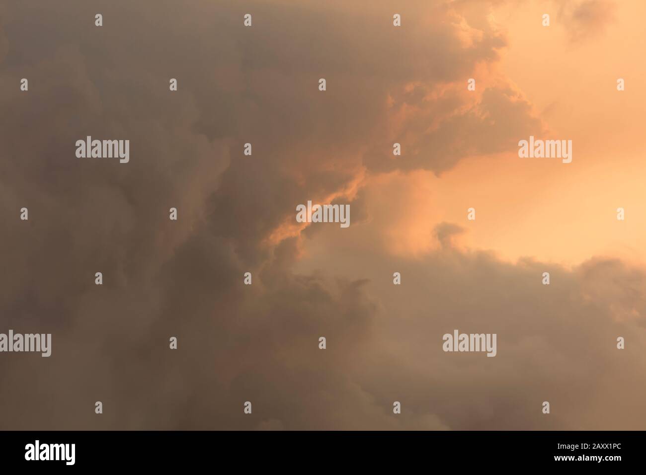 Red clouds due to bush fire smoke at sunset in The Blue Mountains in ...