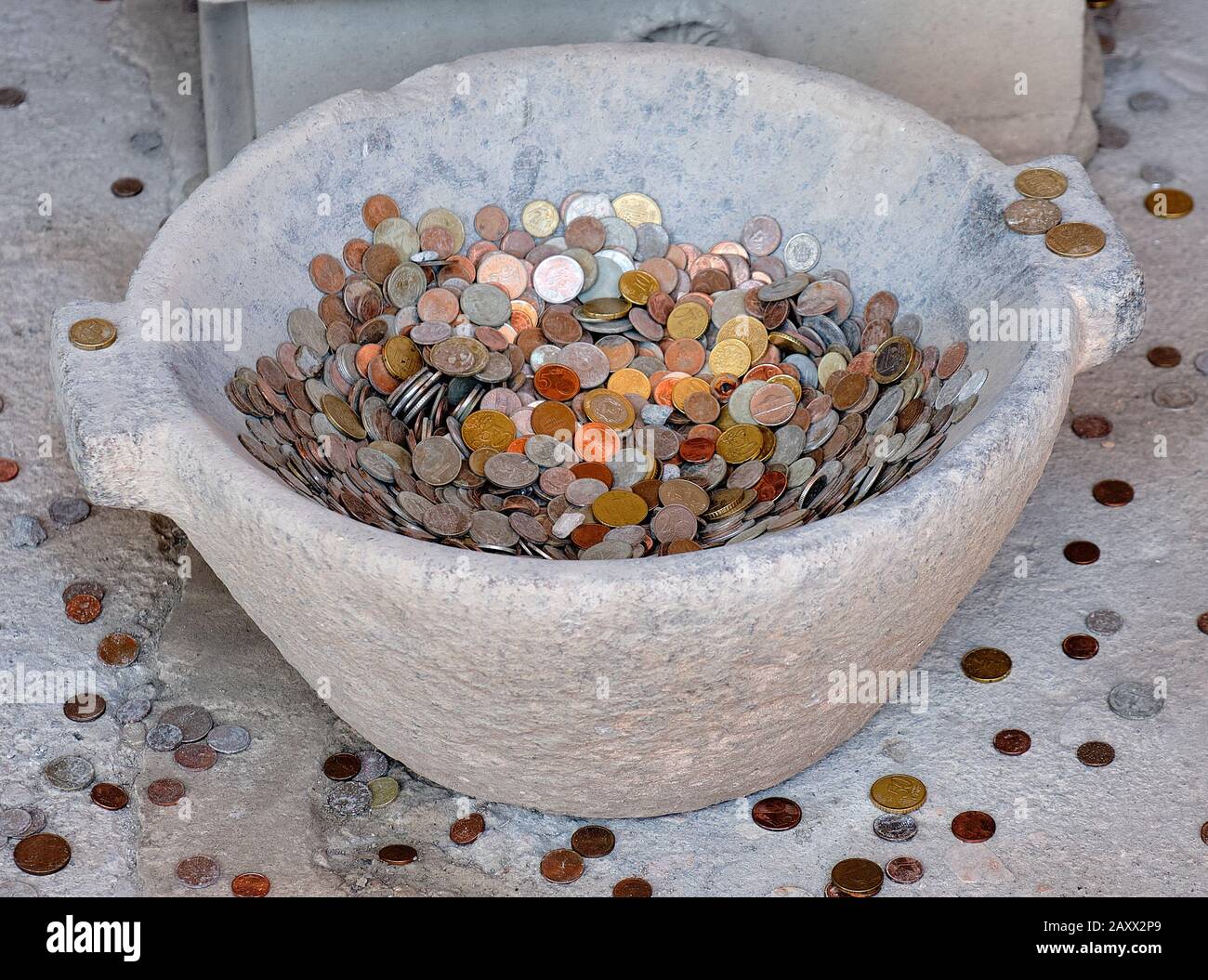 Ancient roman bowl hi-res stock photography and images - Alamy