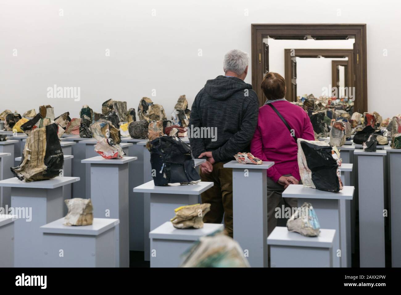 Book stack sculpture hi-res stock photography and images - Alamy