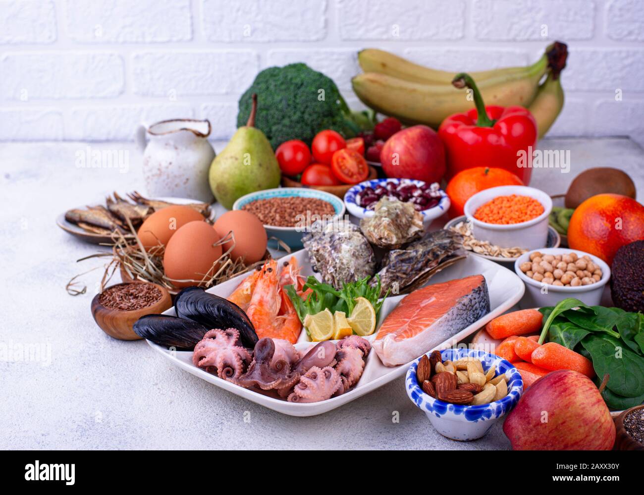 Pescetarian diet with seafood, fruit and vegetables Stock Photo - Alamy
