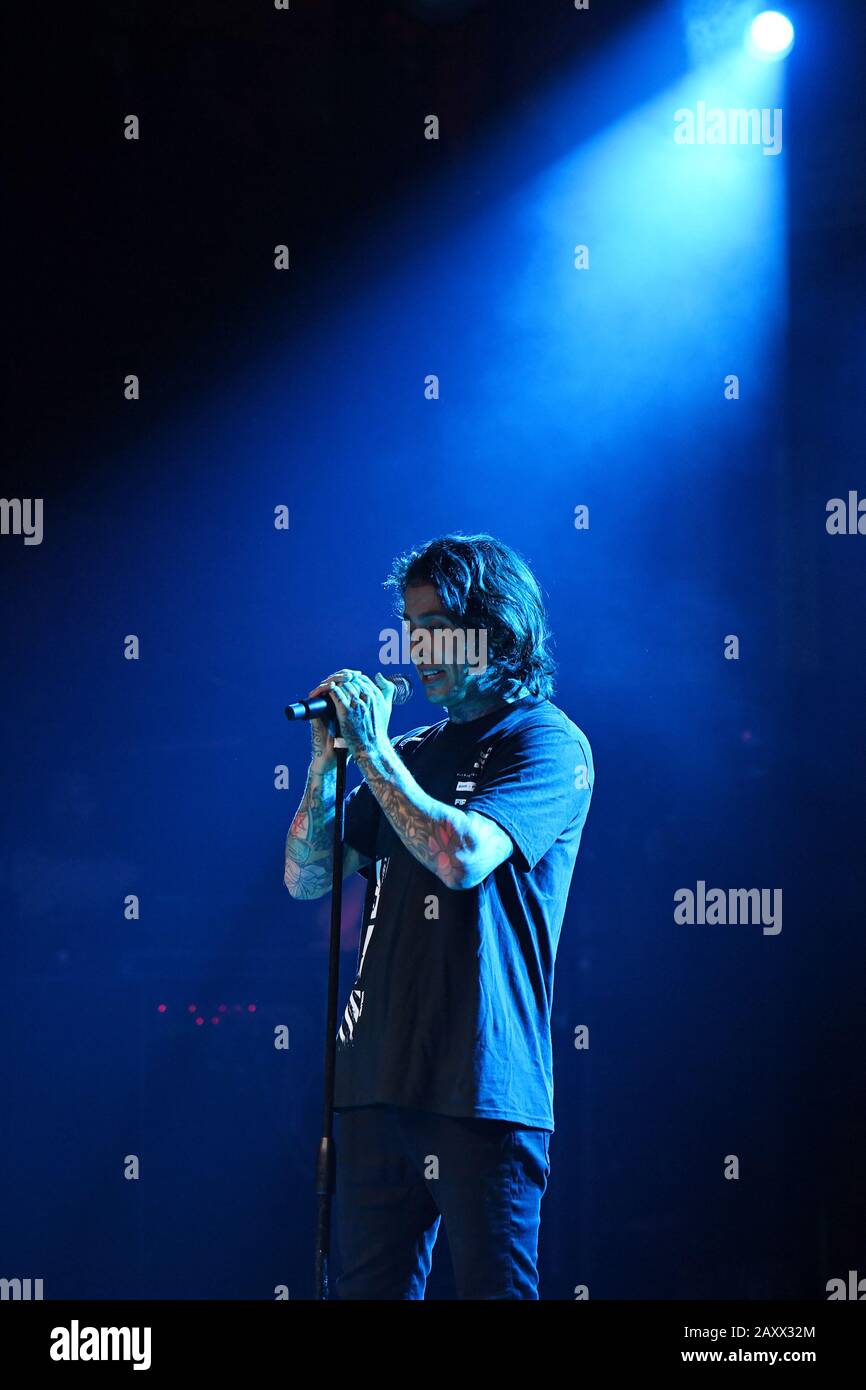 Falling in reverse hi-res stock photography and images - Alamy