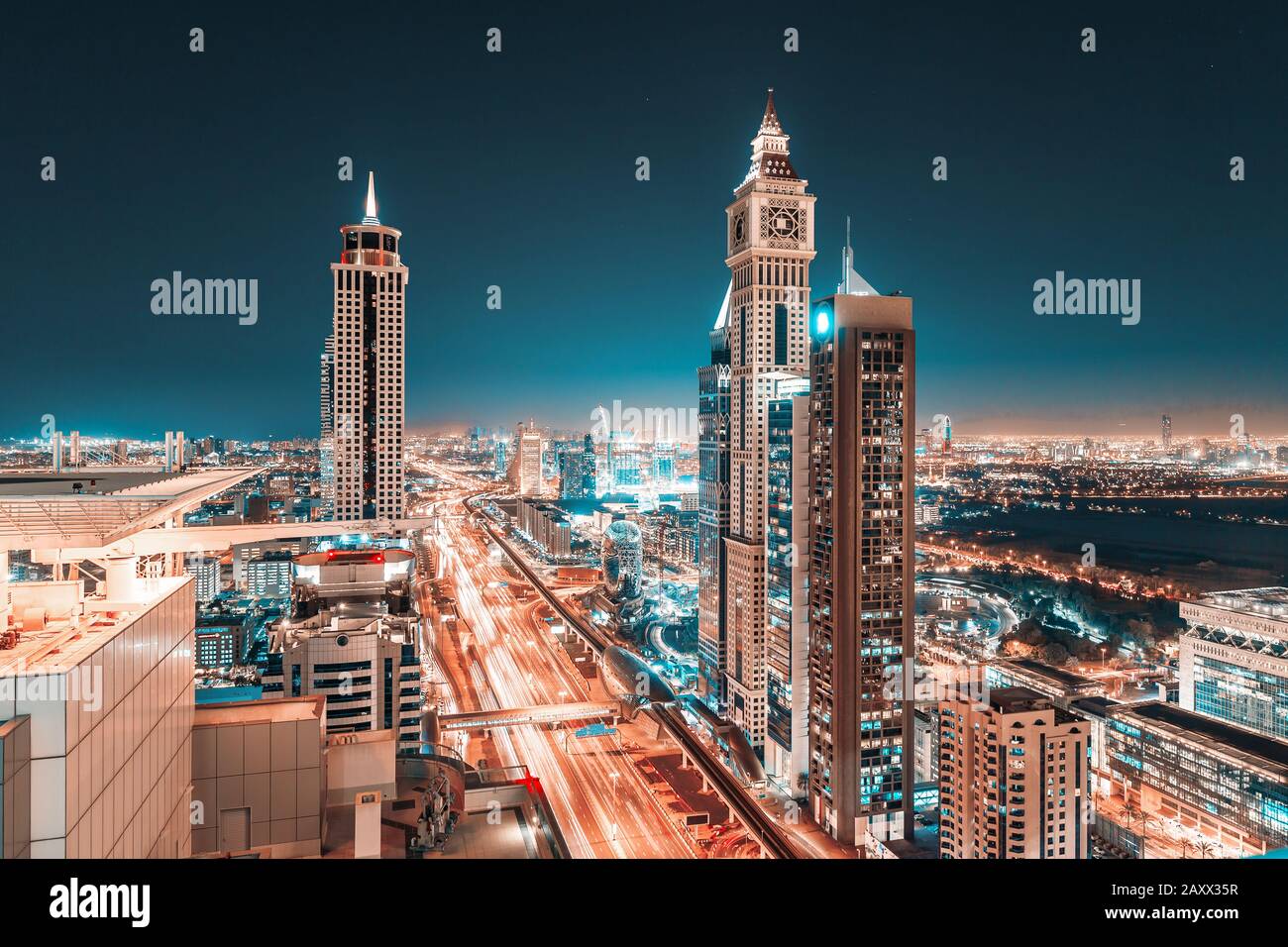 28 November 2019, UAE, Dubai: Night view of the spectacular landscape ...