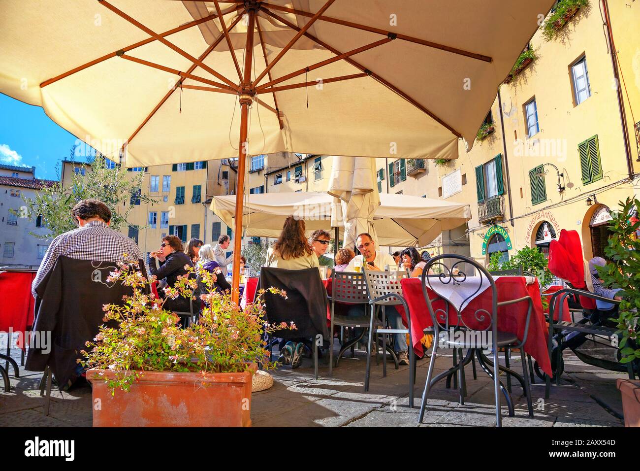 Outdoor cafe at Piazza Anfiteatro in historic centre of city. People ...