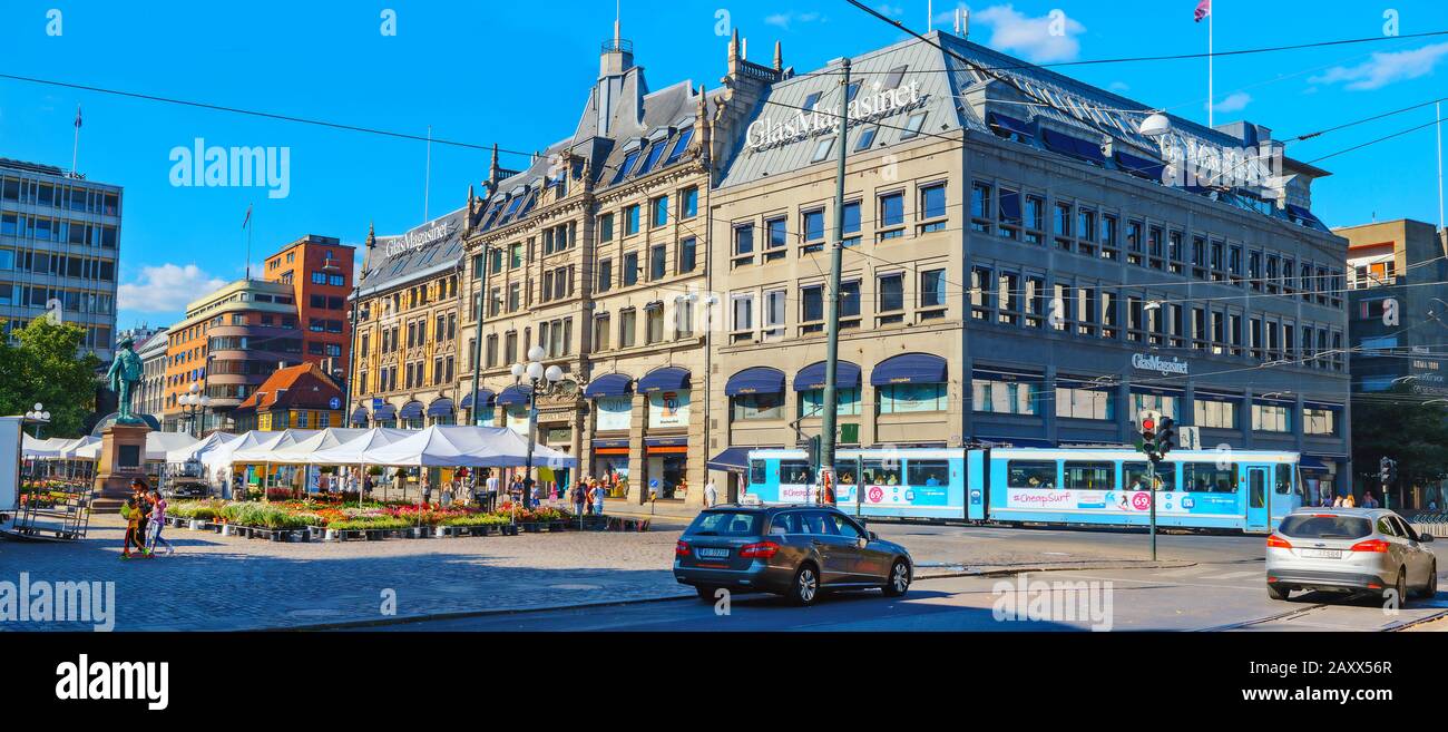Scandinavian house at square hi-res stock photography and images - Alamy