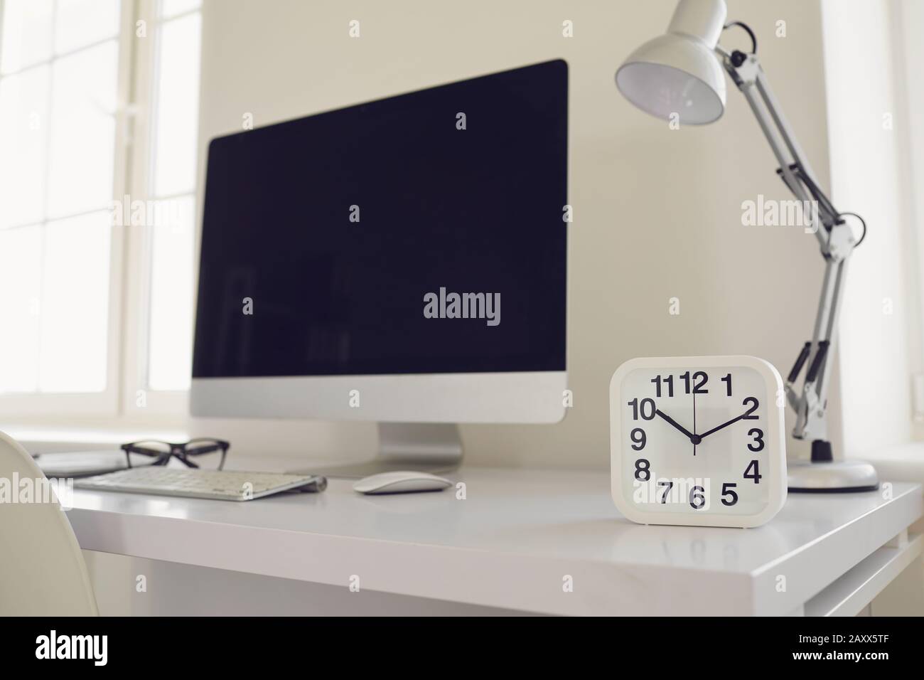 Windows desktop hi-res stock photography and images - Alamy