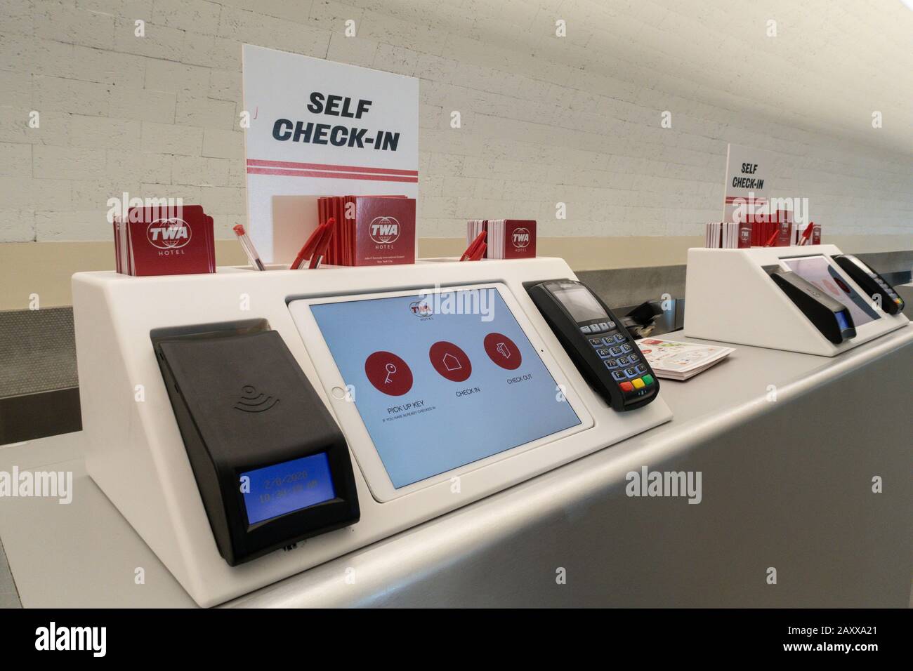 Baggage counter hi-res stock photography and images - Alamy