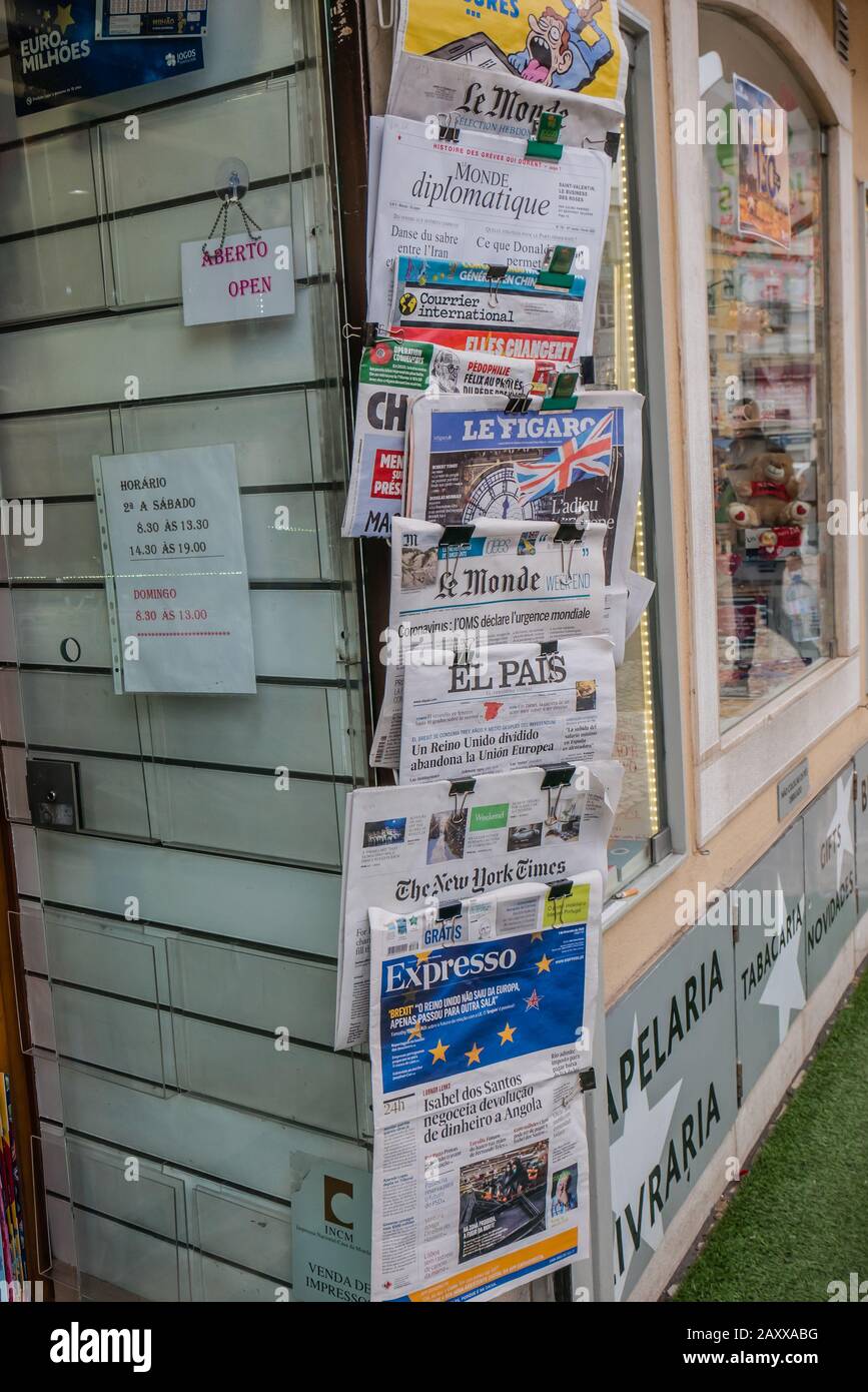 Newspapers shop hi-res stock photography and images - Alamy