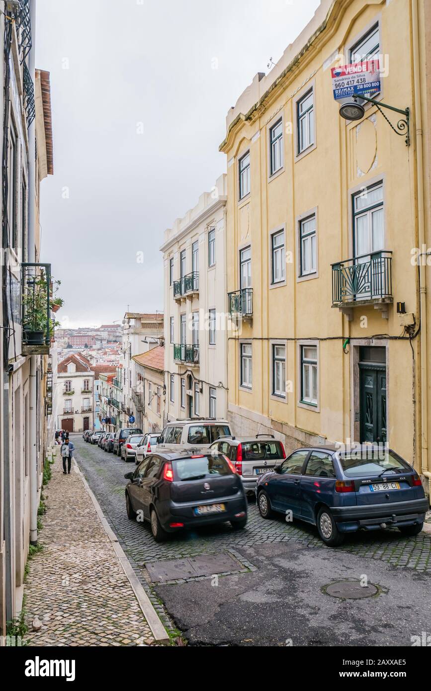 Narrow road car parking hi-res stock photography and images - Alamy