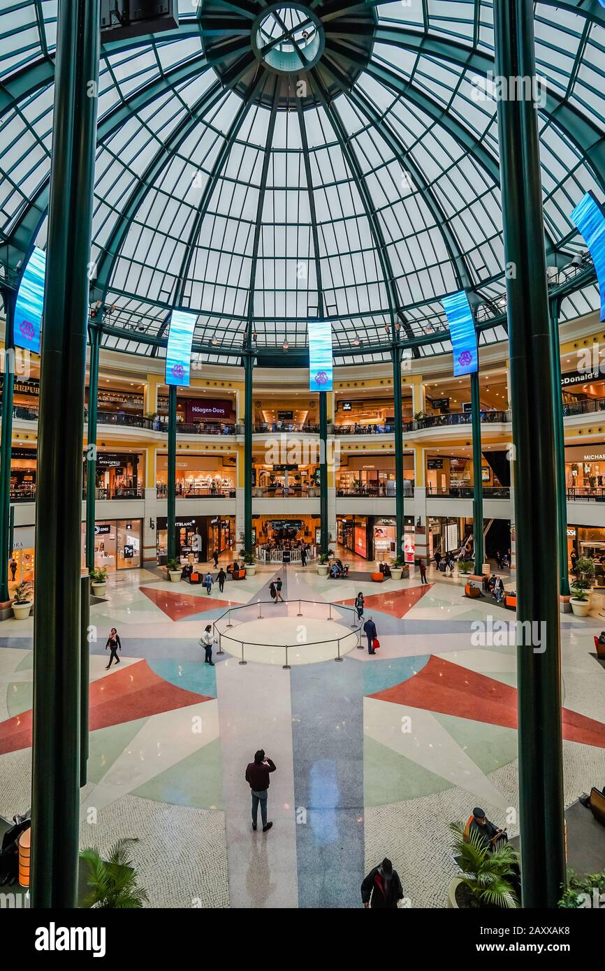 Lisboa colombo shopping hi-res stock photography and images - Alamy