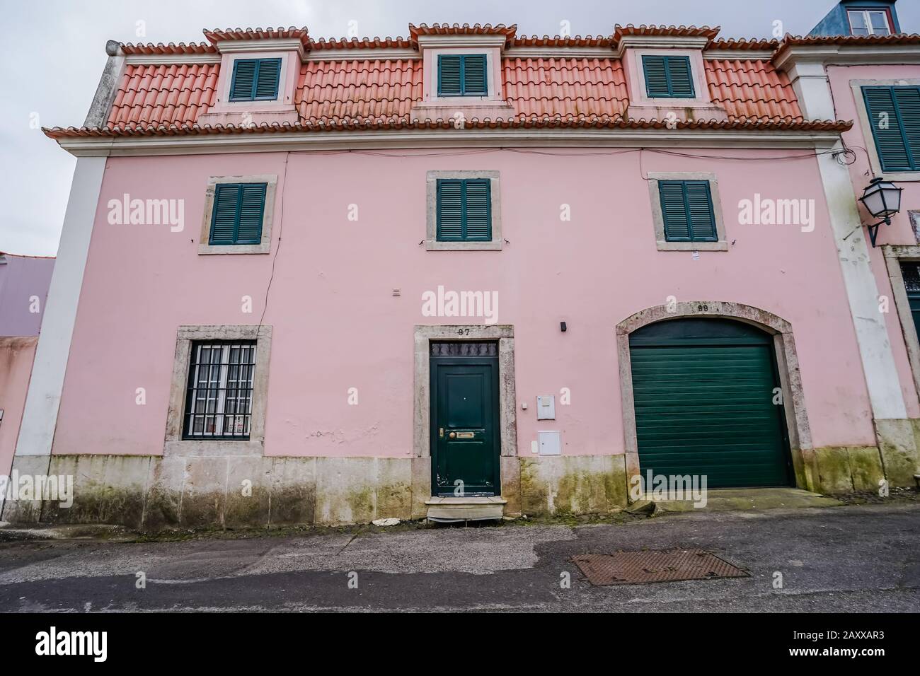 Pink house lisbon hi-res stock photography and images - Alamy