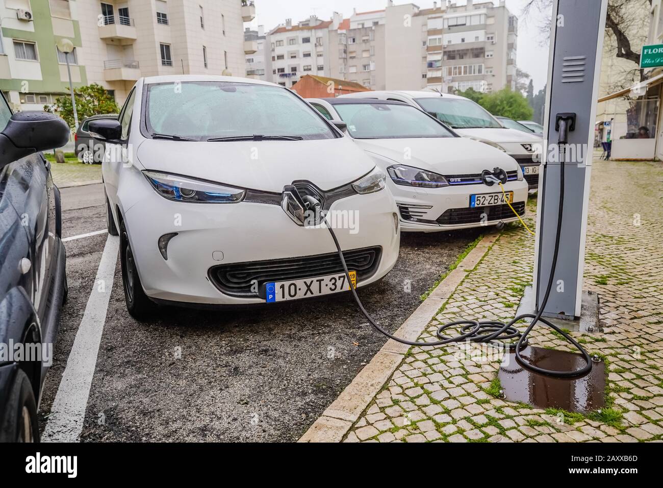 charging electric car street lisbon portugal Stock Photo - Alamy
