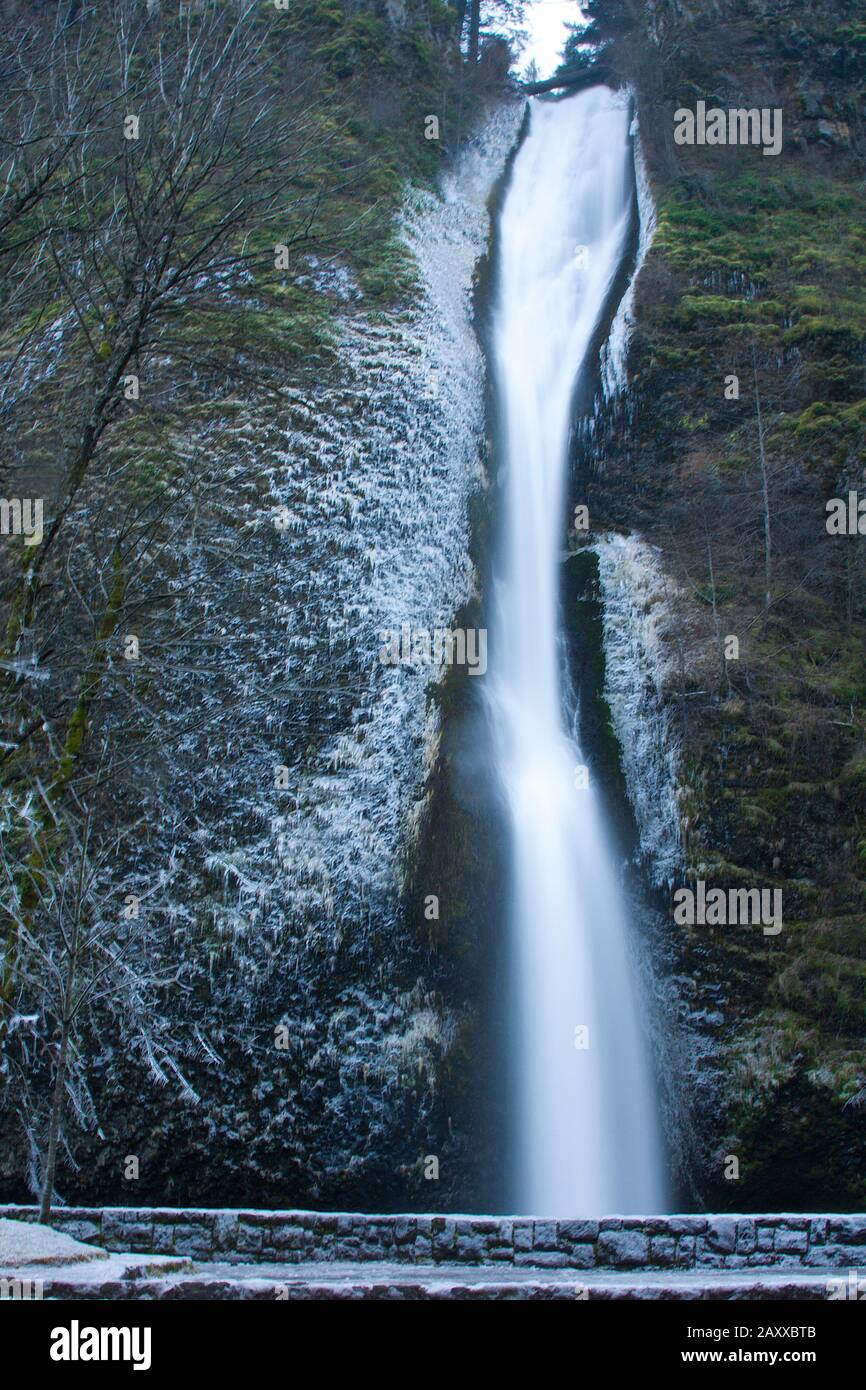 Multnomah falls ice hi-res stock photography and images - Alamy