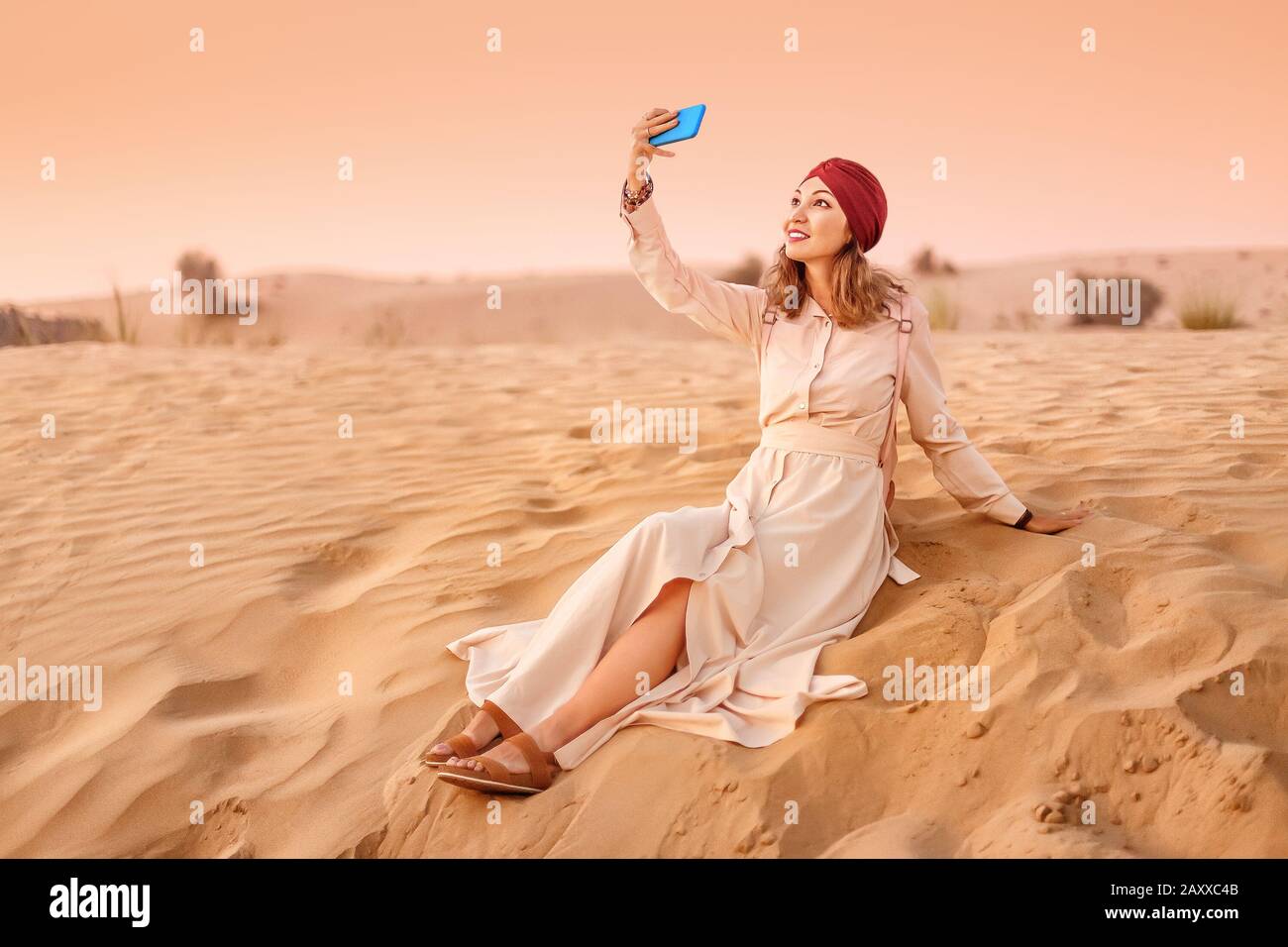 Selfie desert hi-res stock photography and images - Alamy