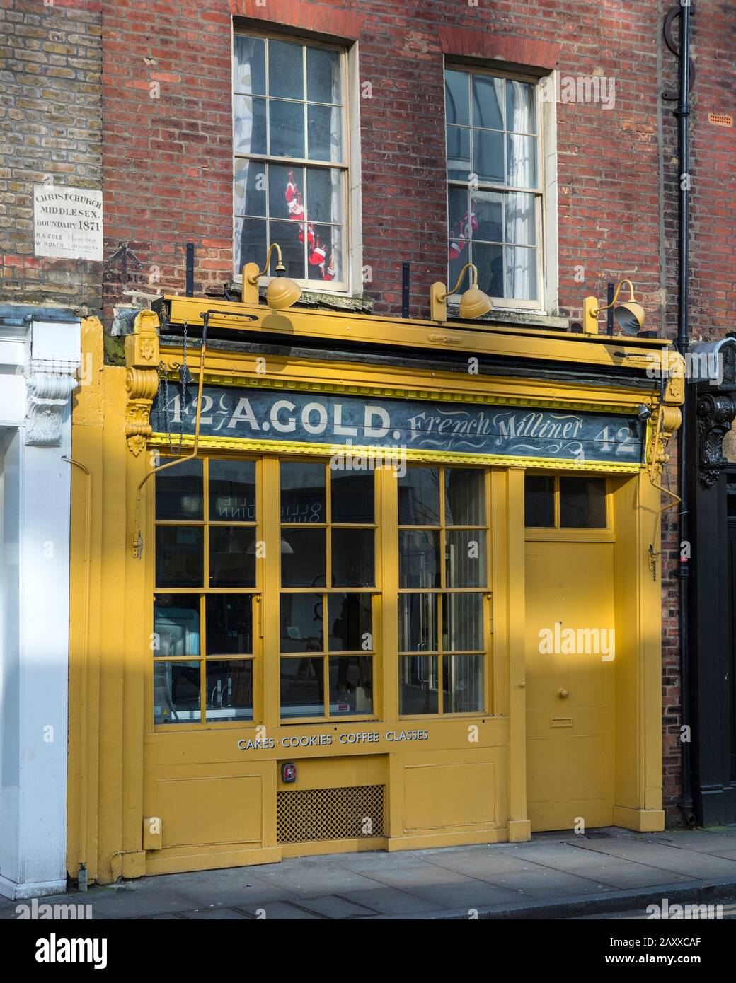 Old spitalfields market historical hi-res stock photography and images ...