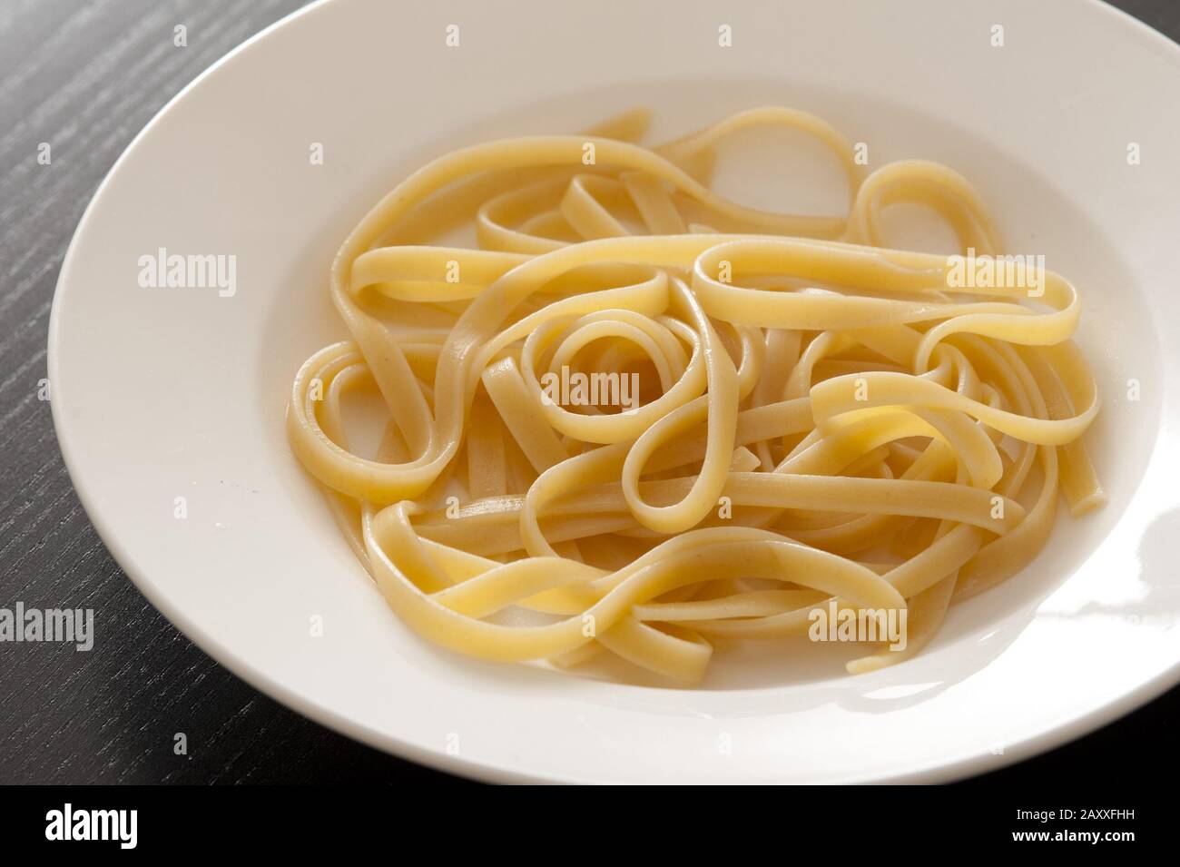 Simple White Plate of freshly cooked Pasta Stock Photo - Alamy