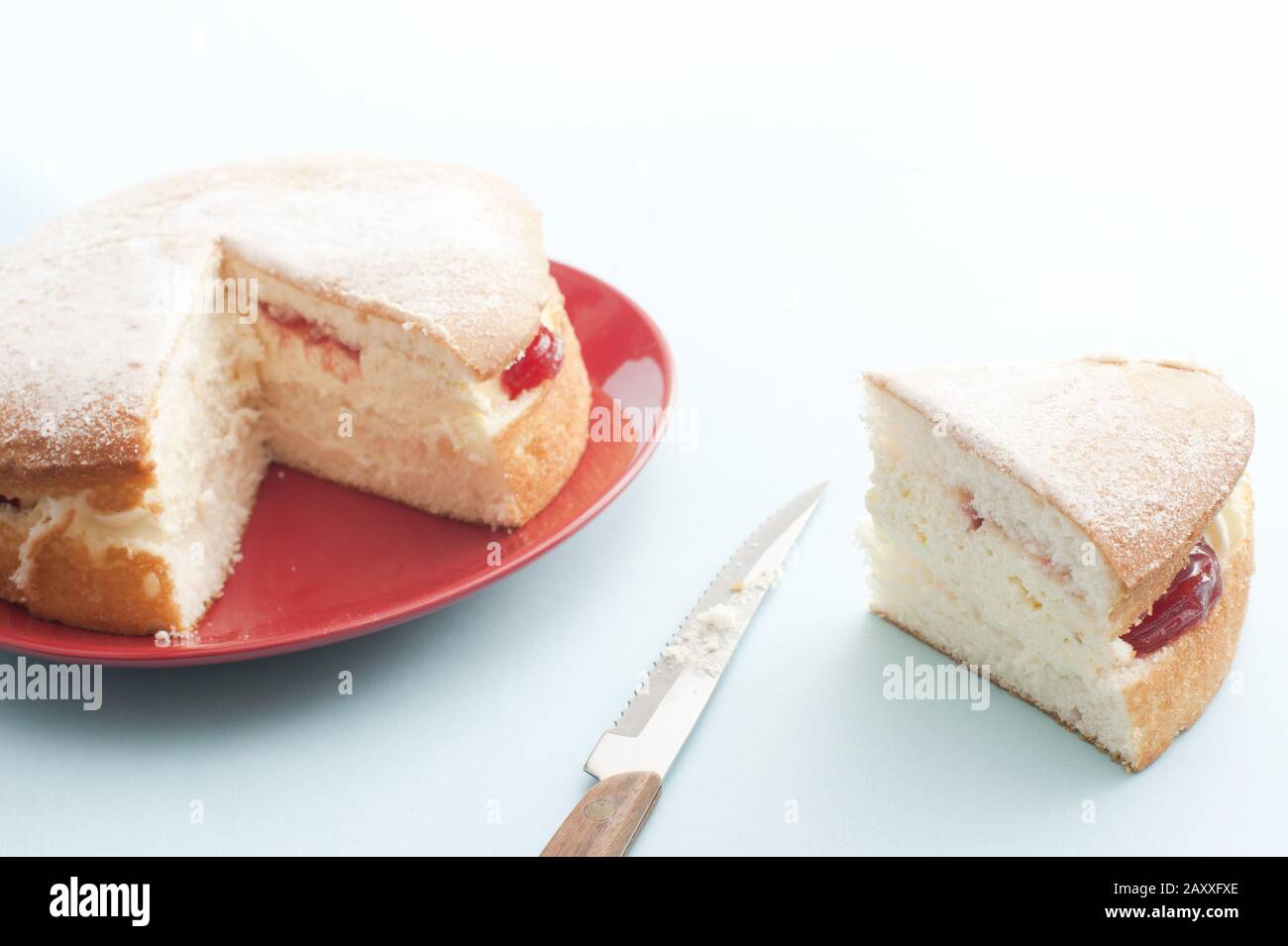 Victoria sponge slice plate hi-res stock photography and images - Alamy