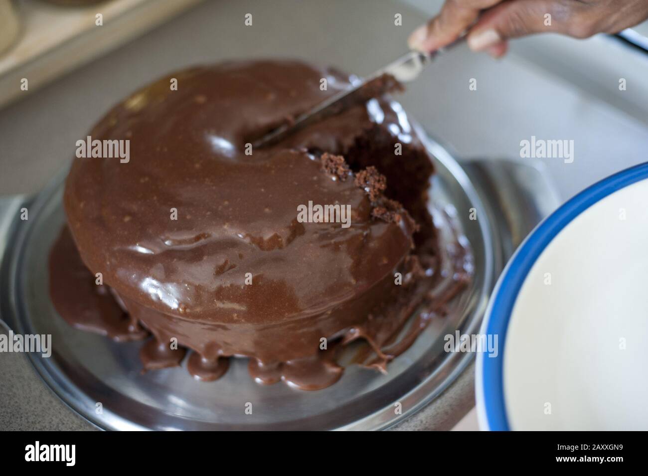 Dripping icing cake hi-res stock photography and images - Alamy