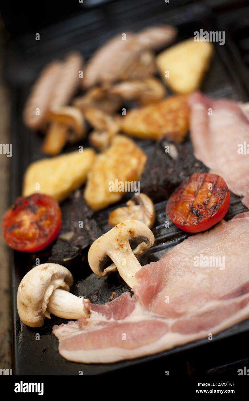 Cooked english breakfast hi-res stock photography and images - Alamy