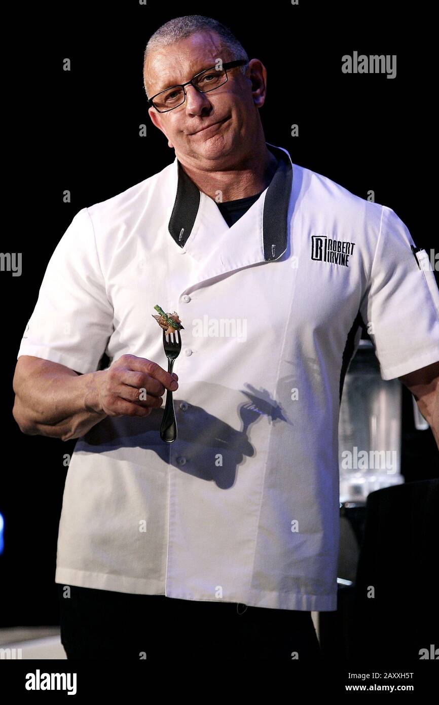 Chef robert irvine hi-res stock photography and images - Alamy