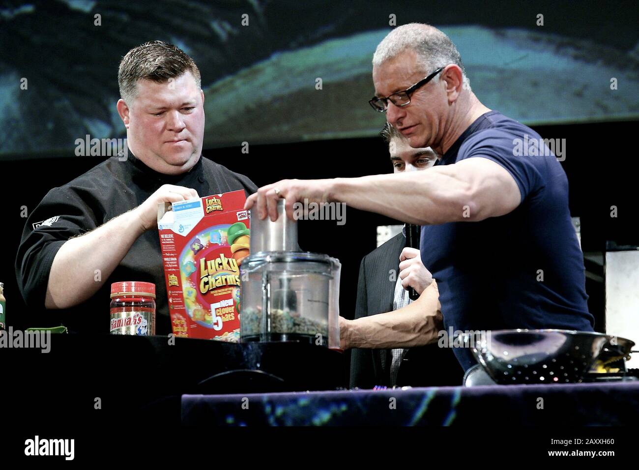 Chef robert irvine hi-res stock photography and images - Alamy