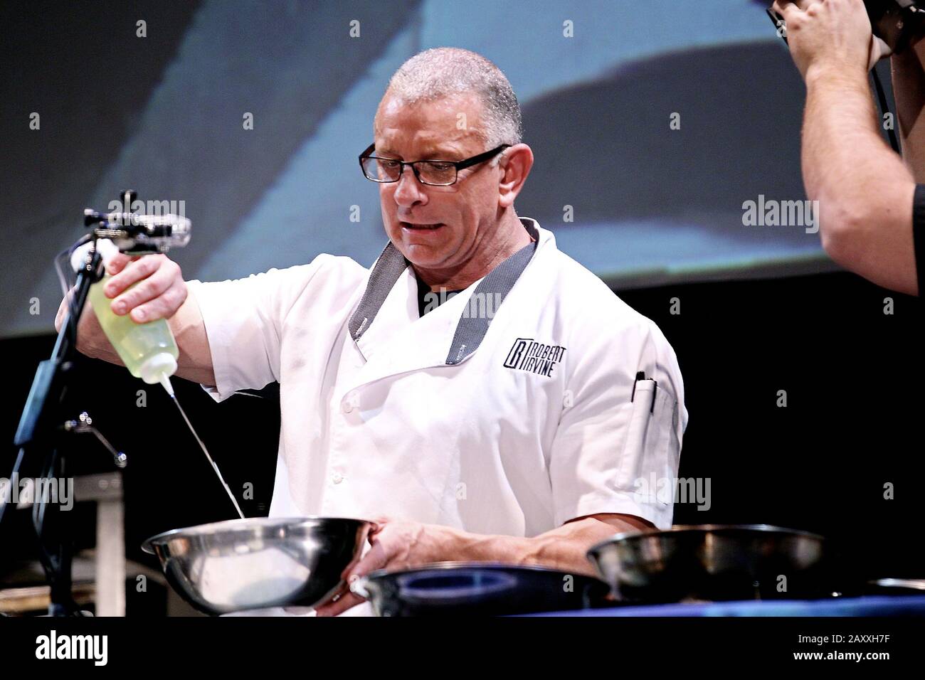 Robert irvine hi-res stock photography and images - Alamy