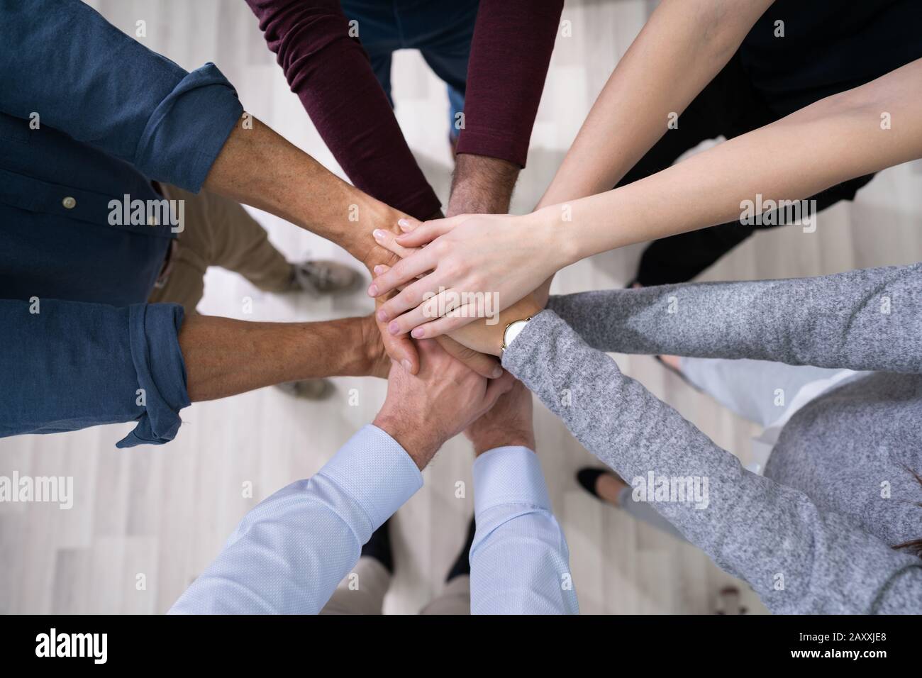 Many hands hi-res stock photography and images - Alamy