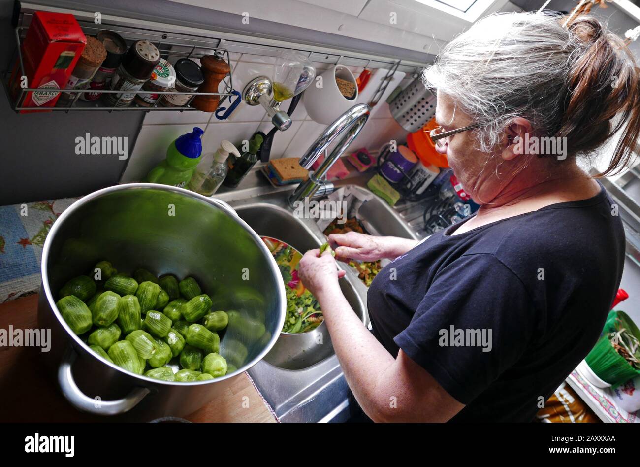 Women making jam hi-res stock photography and images - Alamy