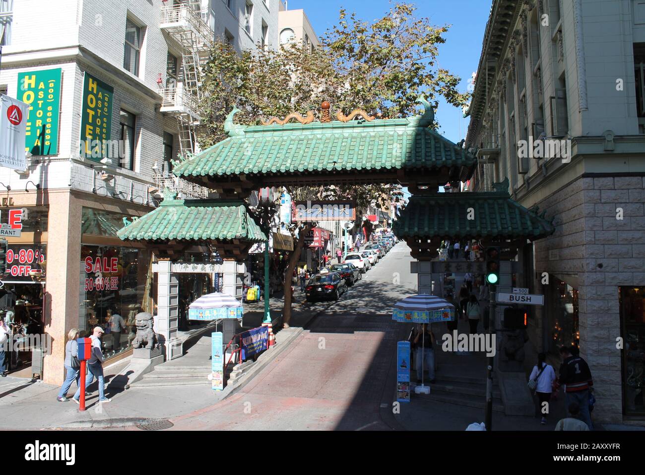 China town gate hi-res stock photography and images - Alamy
