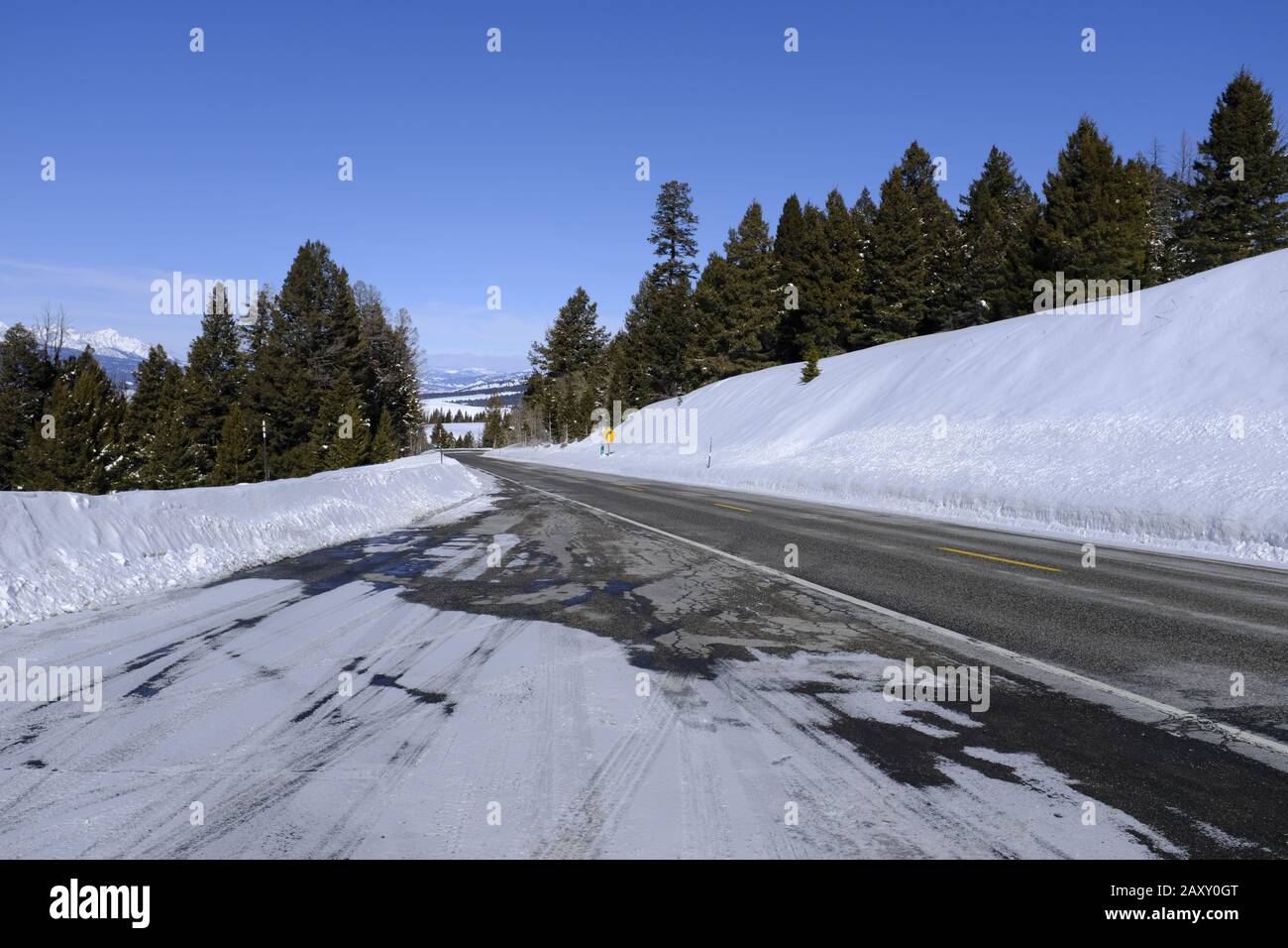 Elk tracks in snow hi-res stock photography and images - Alamy
