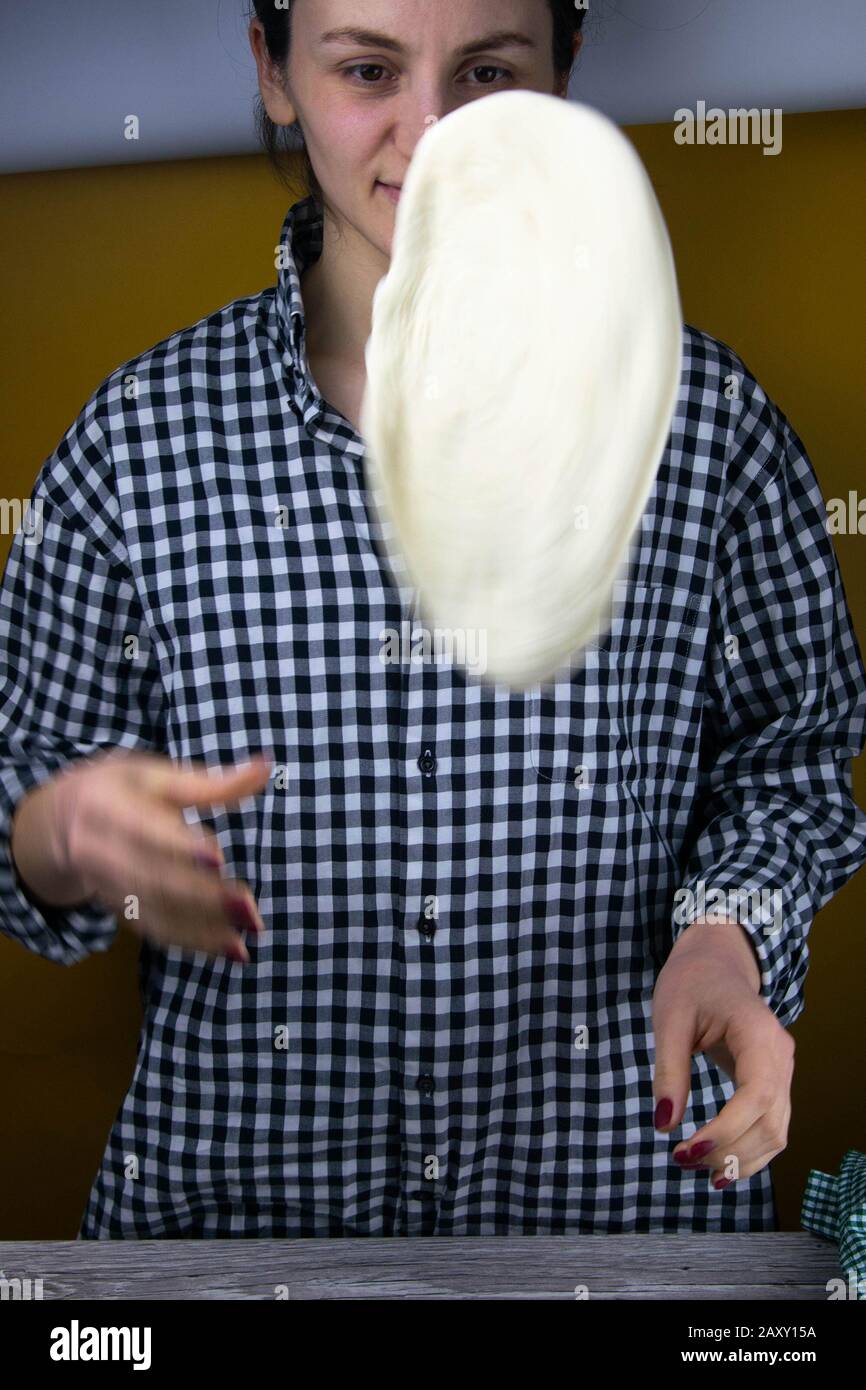 Tossing pizza dough hi-res stock photography and images - Alamy