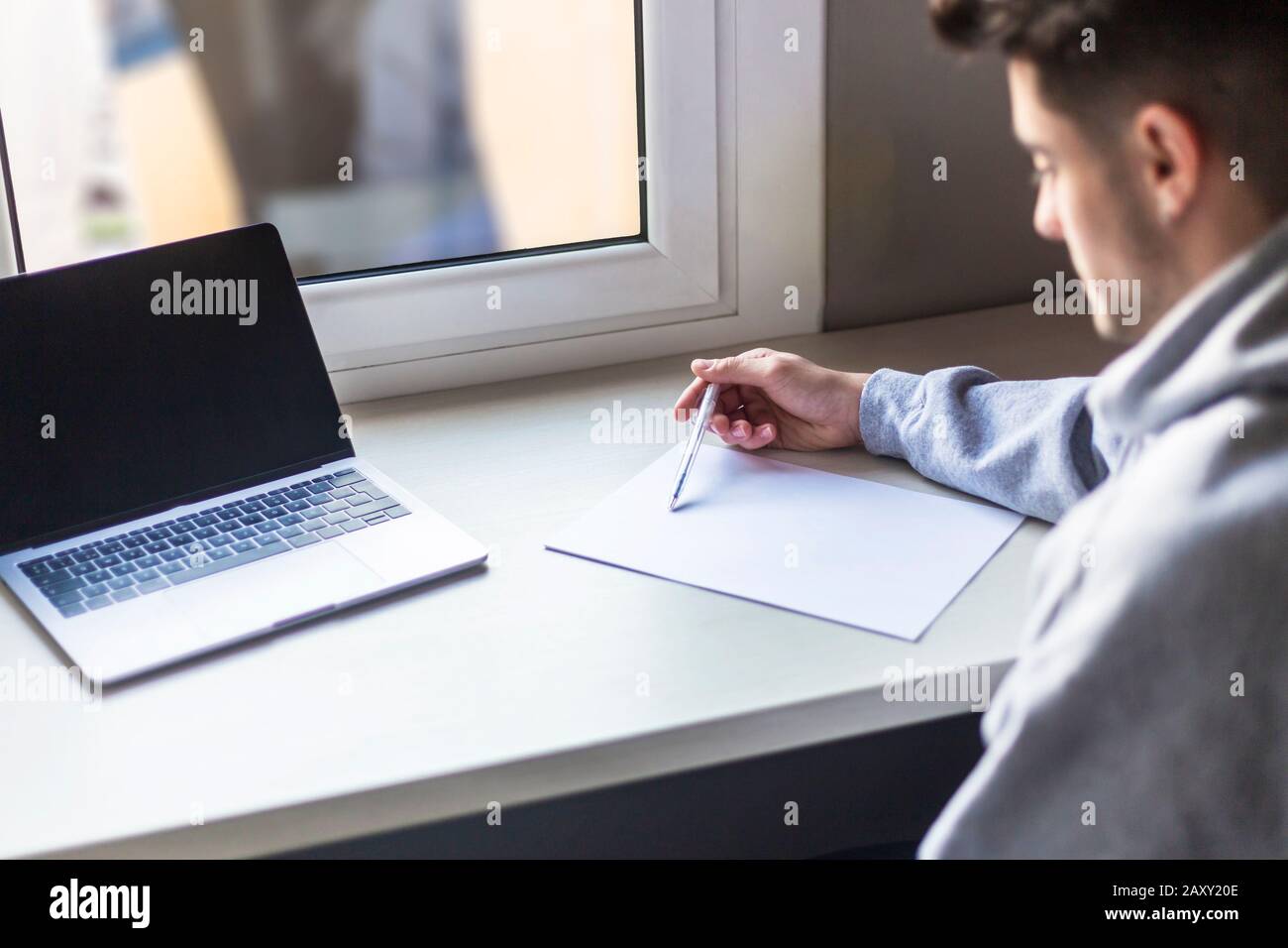 Teenage student taking notes hi-res stock photography and images - Alamy
