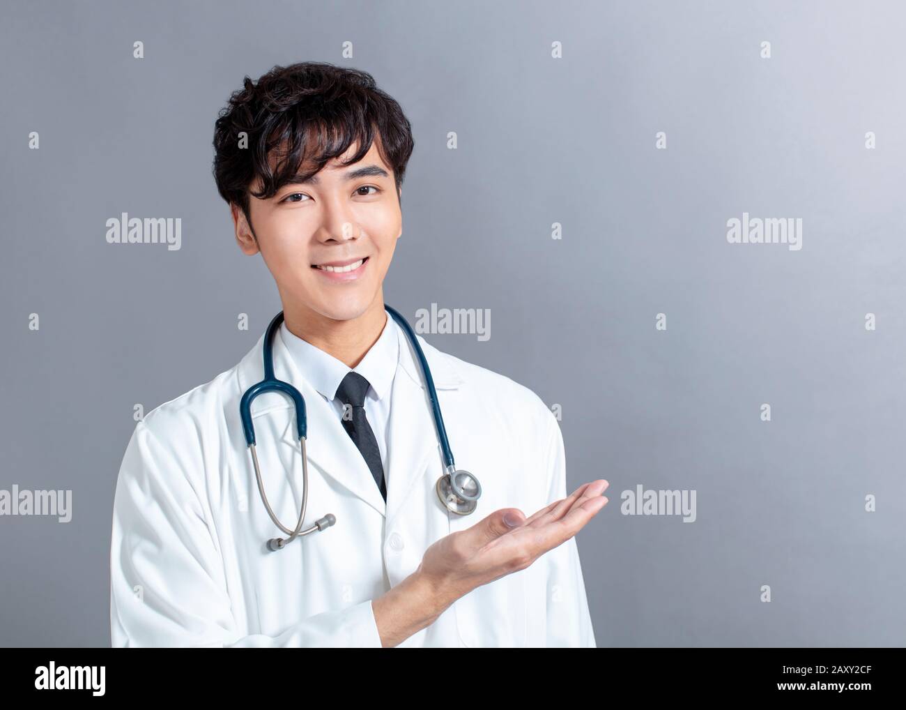 Doctor showing pointing presentation hi-res stock photography and ...