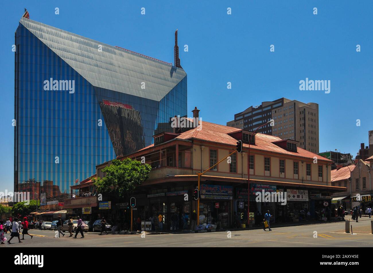 Diagonal street skyscraper gauteng hi-res stock photography and images ...